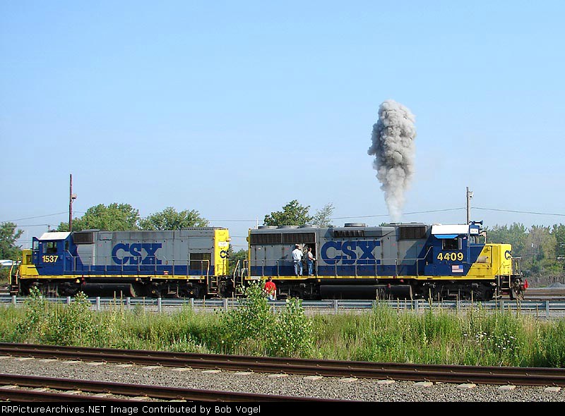 CSX 4409 & 1537